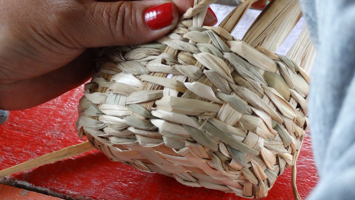 Cestería con totora y tareas bajo la lluvia | Punta Querandí